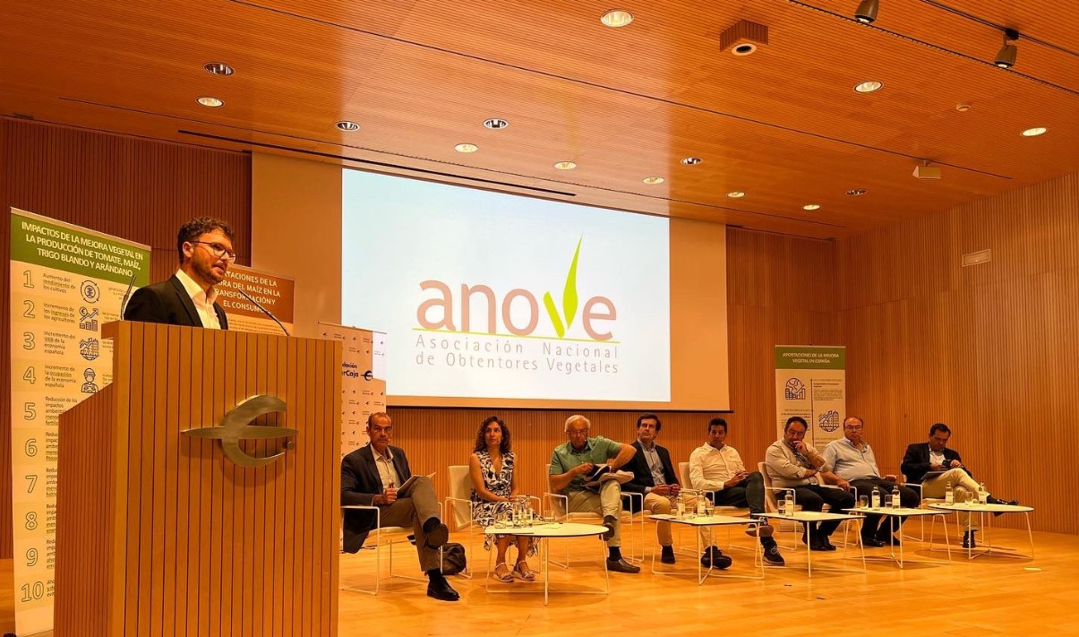 PRESENTACIÓN INFORME «APORTACIONES DE LA MEJORA VEGETAL EN MAÍZ EN ...